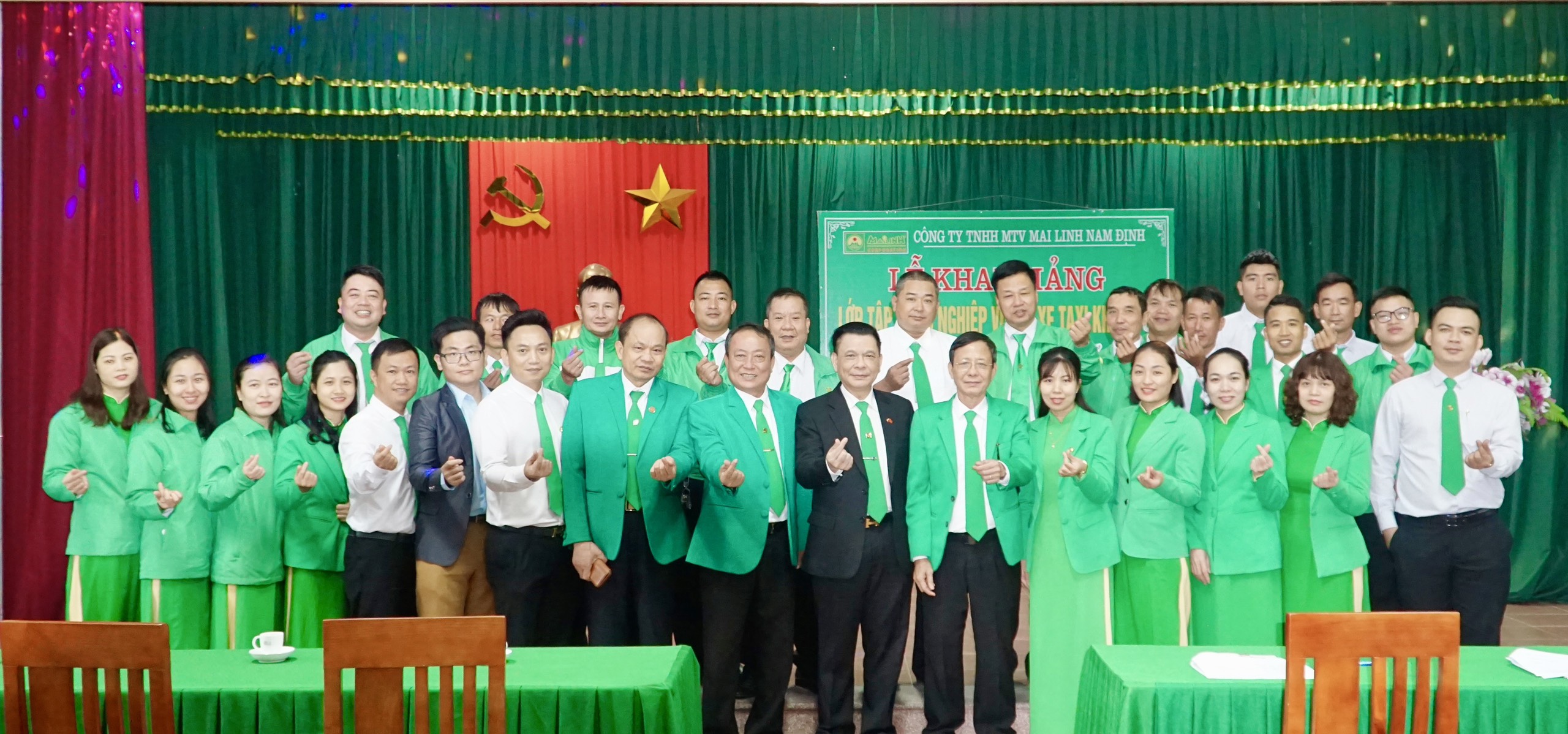 CHỦ TỊCH TẬP ĐOÀN MAI LINH VỀ THĂM CÁC ĐƠN VỊ